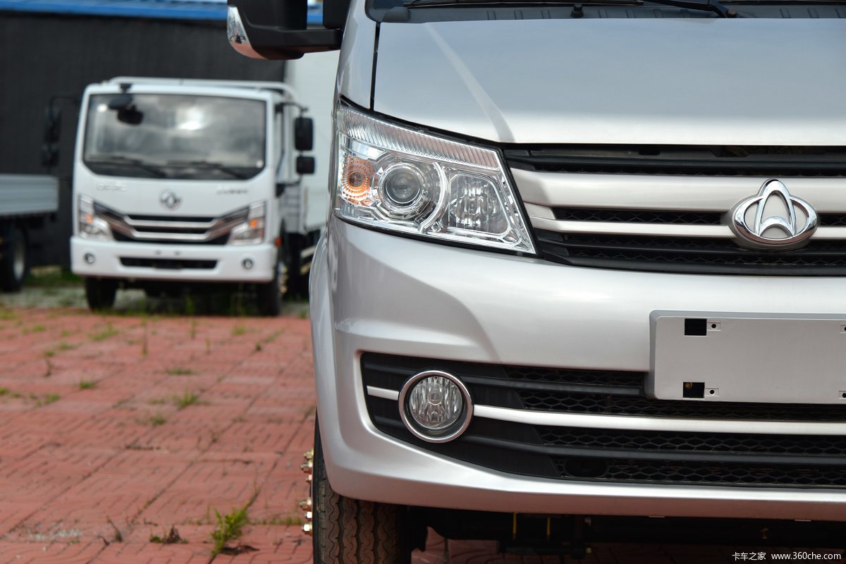 【图】长安跨越王X5 1.6L 汽油 122马力 3.035米双排厢式微卡(CKS5034XXYFRS6B2)_实拍图片_1487074_卡车之家