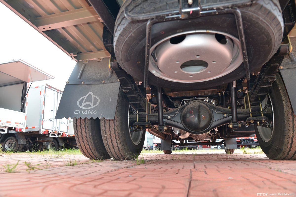 【图】长安跨越王X5 1.6L 汽油 122马力 3.035米双排厢式微卡(CKS5034XXYFRS6B2)_实拍图片_1487151_卡车之家