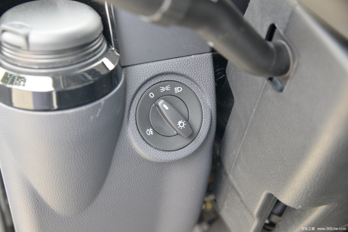 【图】解放 虎VR 130马力 3.2米双排栏板轻卡(国六)(CA1040P40K51L2RE6A85)_实拍图片_1487870_卡车之家