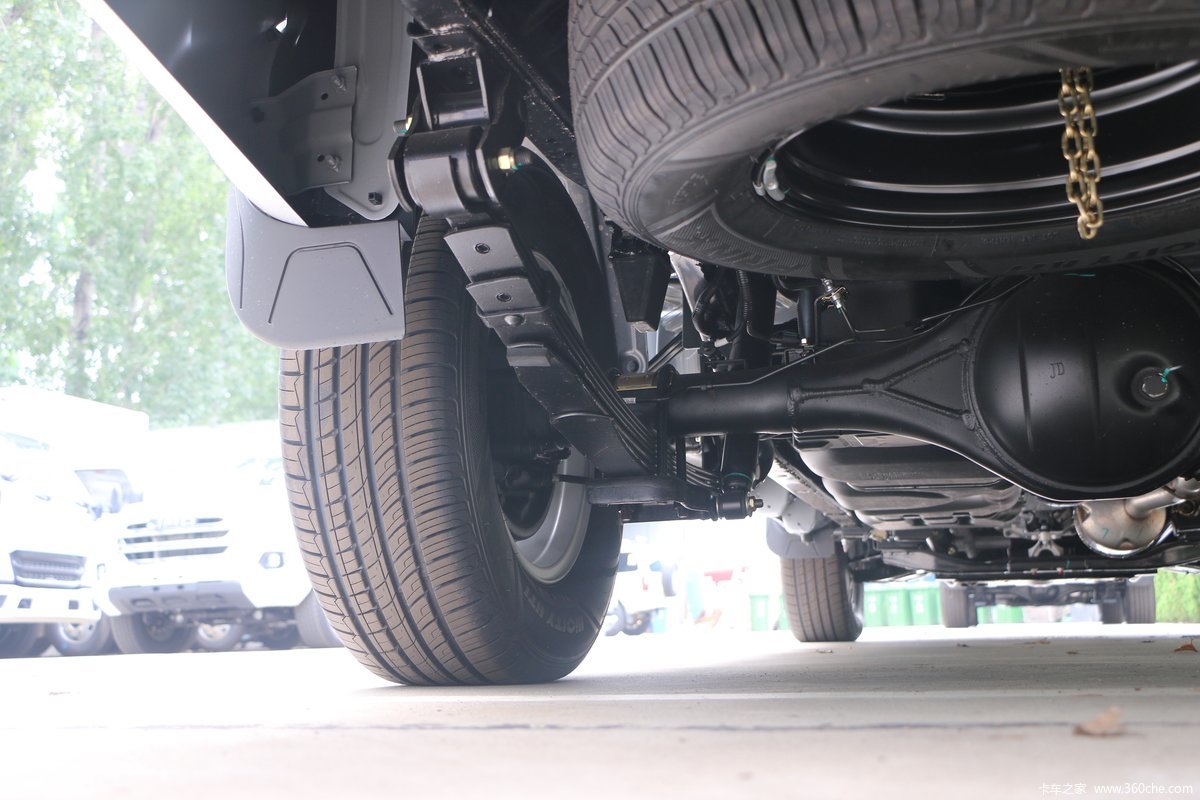 【图】江铃 新宝典 2020款 舒适版 2.5T柴油 140马力 四驱 长轴距双排皮卡(国六)_实拍图片_1502531_卡车之家