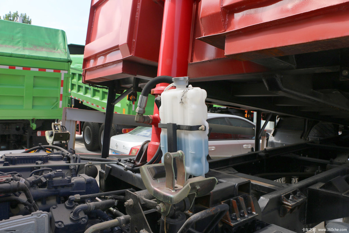 【图】青岛解放 虎VH 190马力 4X2 5.7米自卸车(国六)(CA3180P40K15L4E6A90)_实拍图片_1520614_卡车之家