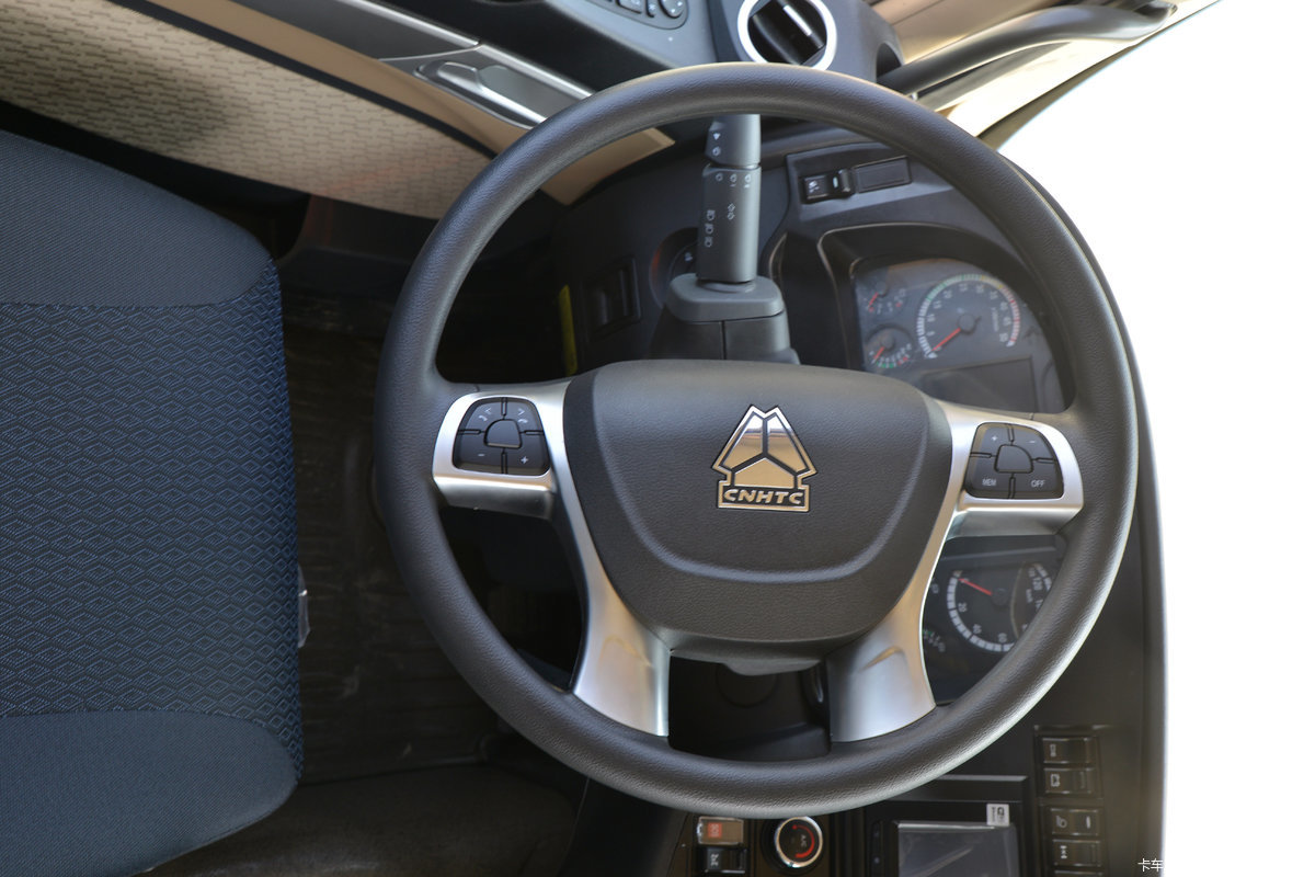 【图】中国重汽 HOWO TX重卡 25T 6X4换电式纯电动牵引车(ZZ4257V384GZ1SBEV)350.07kWh_实拍图片 ...