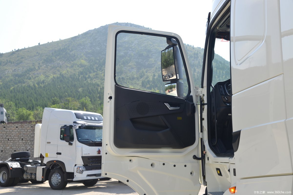 【图】中国重汽 HOWO TH7重卡 460马力 6X4 LNG自动档危险品牵引车(ZZ4257V384HF1LW)_实拍图片_1523728 ...