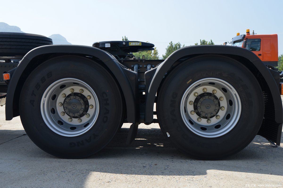 【图】中国重汽 HOWO TH7重卡 460马力 6X4 LNG自动档危险品牵引车(ZZ4257V384HF1LW)_实拍图片_1523752 ...