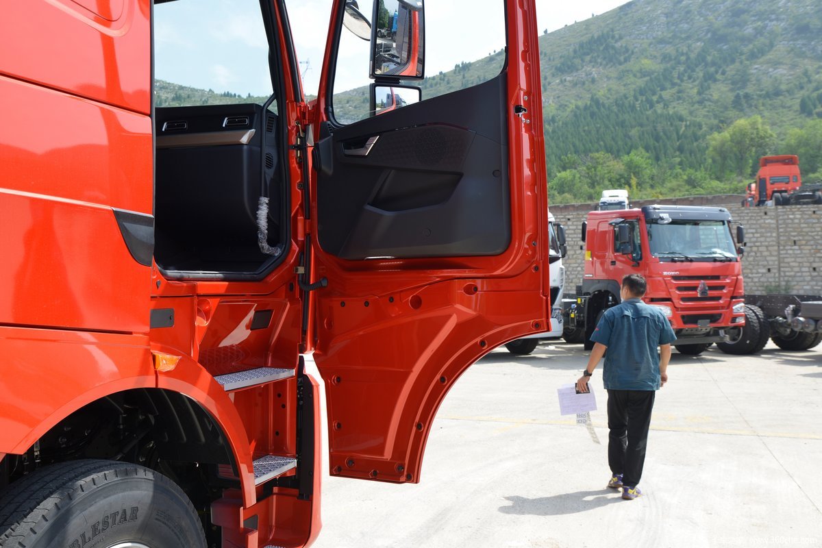 【图】中国重汽 HOWO TH7重卡 540马力 6X4 牵引车(国六)(ZZ4257V324HF1B)_实拍图片_1523811_卡车之家