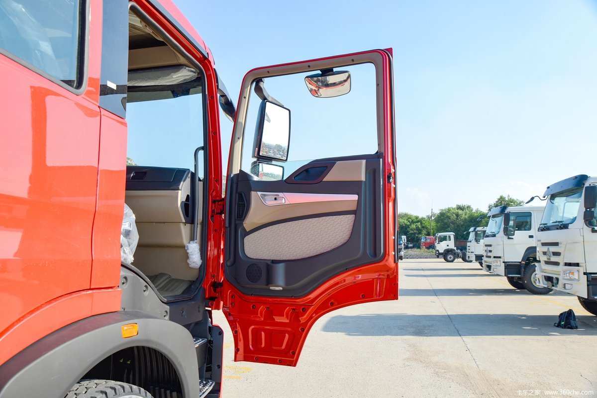 【图】中国重汽 HOWO TX 350马力 4X2消防车底盘(双排)_实拍图片_1524371_卡车之家