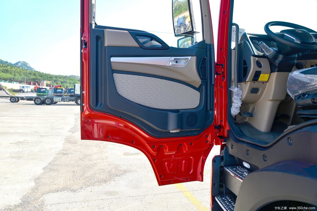 【图】中国重汽 HOWO TX 350马力 4X2消防车底盘(双排)_实拍图片_1524416_卡车之家