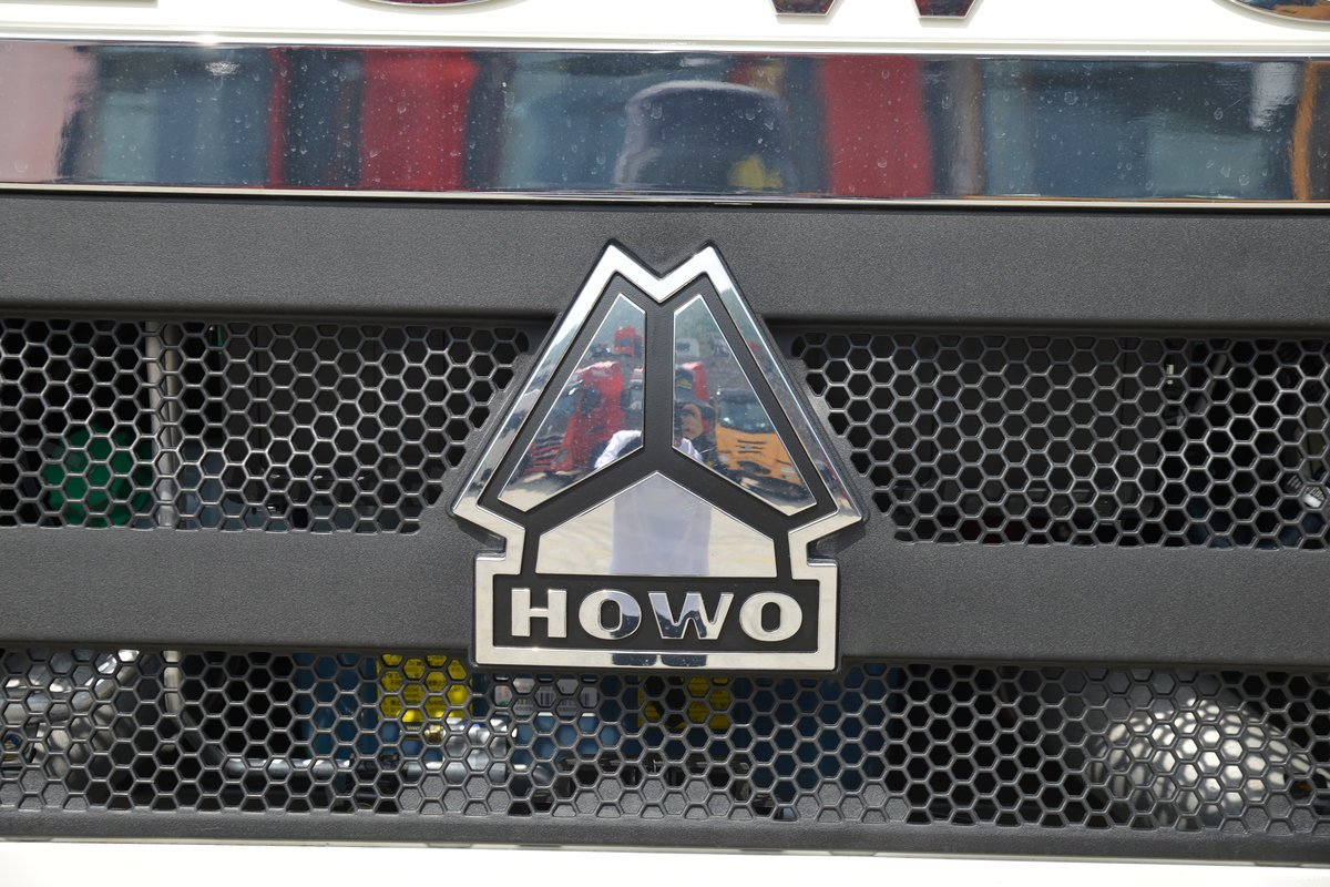 【图】中国重汽 HOWO TX重卡 460马力 6X4 CNG危险品牵引车(ZZ4257V384GF1CW)_实拍图片_1524663_卡车之家