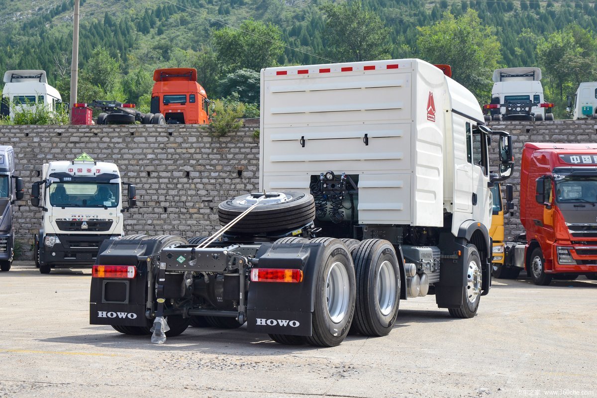 【图】中国重汽 HOWO TX重卡 460马力 6X4 CNG危险品牵引车(ZZ4257V384GF1CW)_实拍图片_1524663_卡车之家