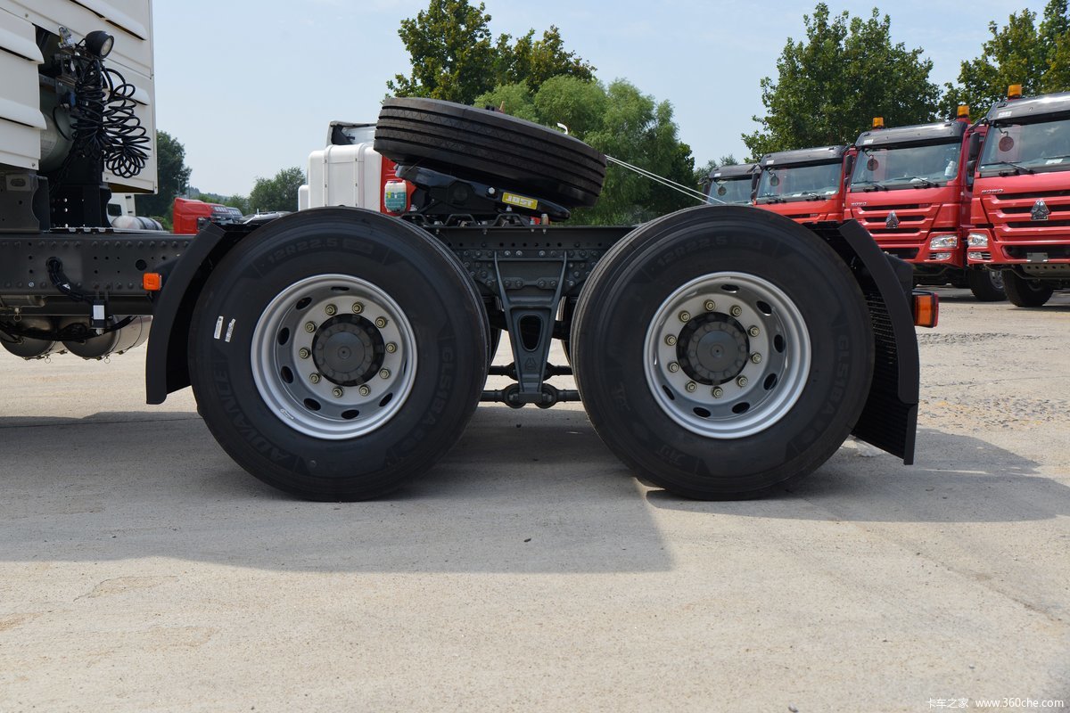 【图】中国重汽 HOWO TX重卡 460马力 6X4 CNG危险品牵引车(ZZ4257V384GF1CW)_实拍图片_1524764_卡车之家