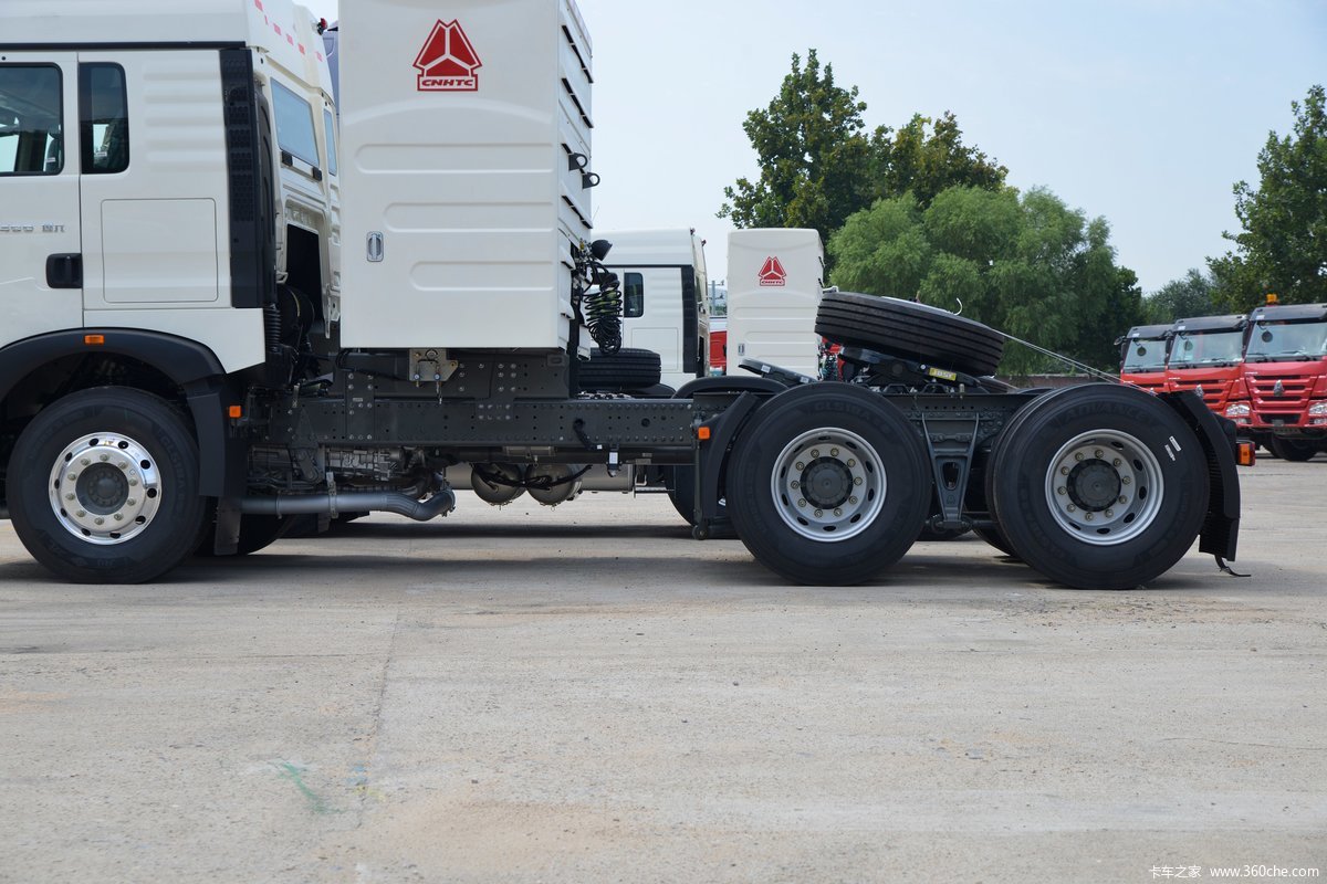 【图】中国重汽 HOWO TX重卡 460马力 6X4 CNG危险品牵引车(ZZ4257V384GF1CW)_实拍图片_1524749_卡车之家