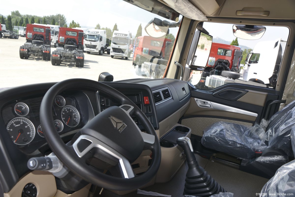 【图】中国重汽 HOWO TX重卡 400马力 4X2 牵引车(国六)(ZZ4187V361GF1)_实拍图片_1525800_卡车之家