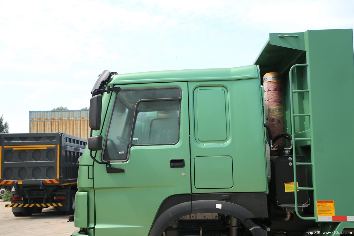 【图】中国重汽 HOWO-7 375马力 8X4 7.6米自卸车_实拍图片_1526972_卡车之家