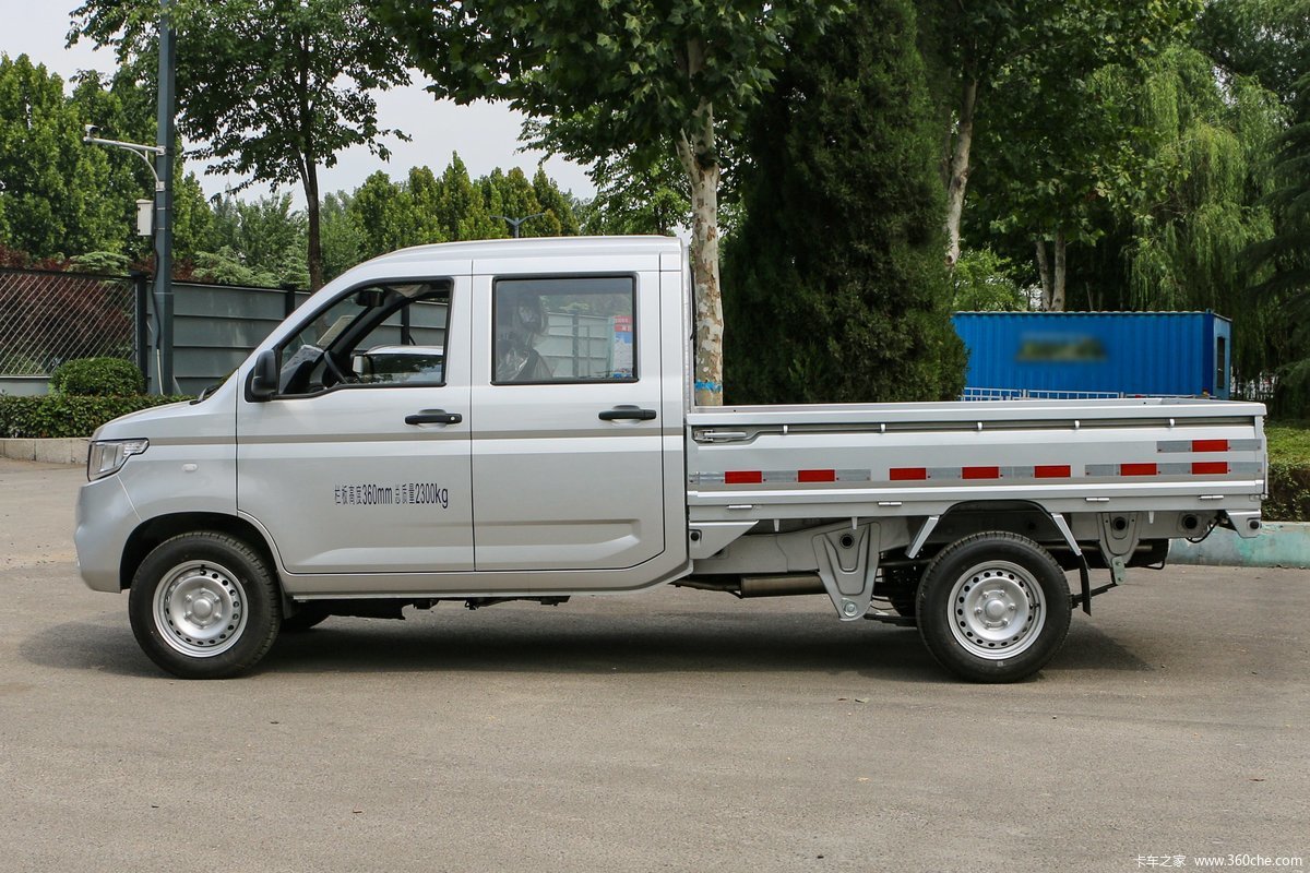 【图】五菱 荣光新卡 1.5L 99马力 汽油 2.45米双排栏板微卡(LZW1028SPW)_实拍图片_1530476_卡车之家