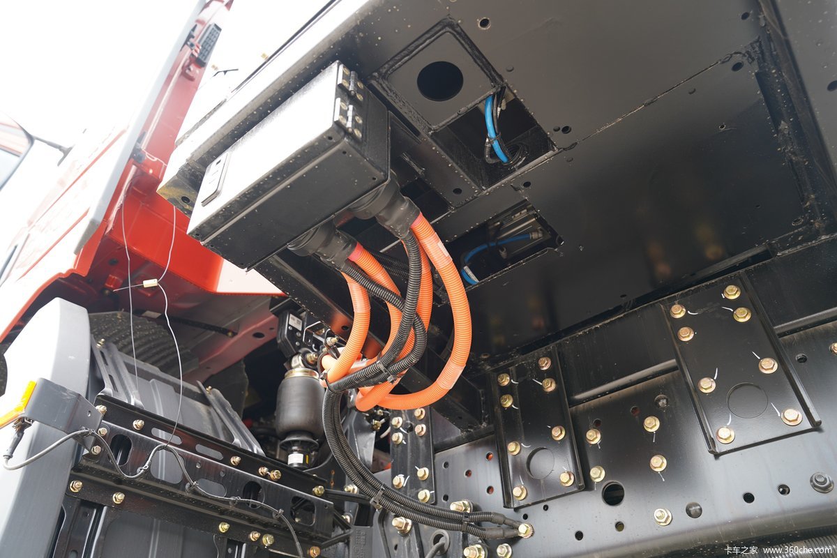 【图】一汽解放 J6P重卡 6X4 纯电动换电牵引车(CA4250P66T1BEVA2)350.07kWh_实拍图片_1531233_卡车之家