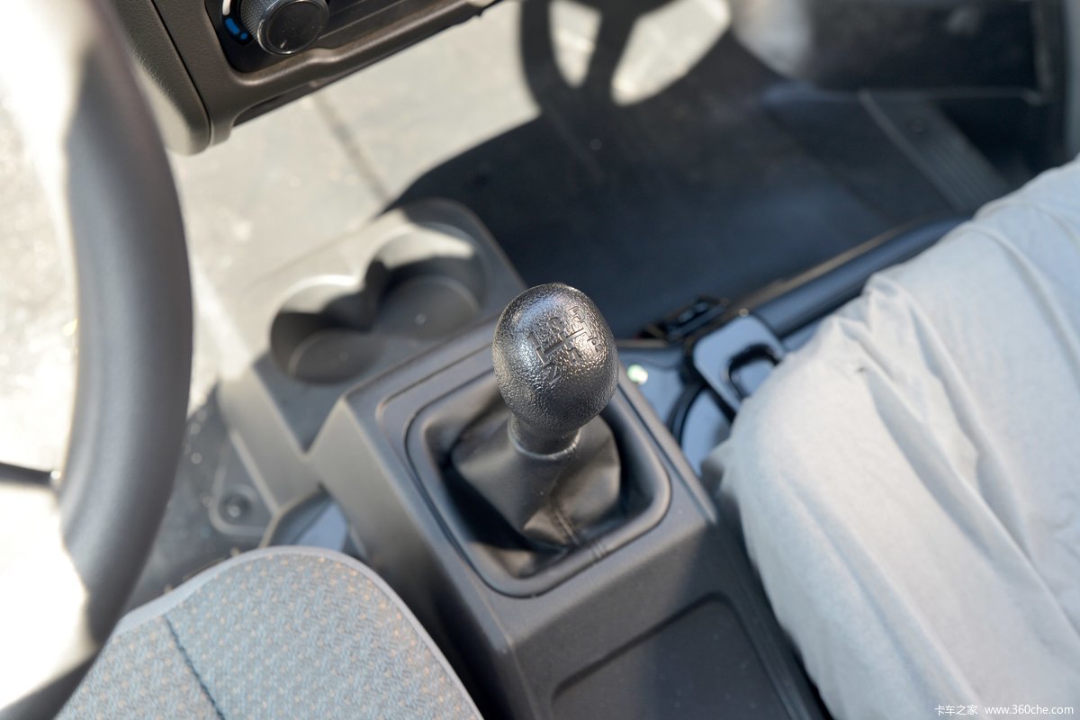 【图】长安跨越 新豹T1 1.2L 汽油 91马力 2.68米单排厢式微卡(SC5021XXYXLD6B1)_实拍图片_1533844_卡车之家