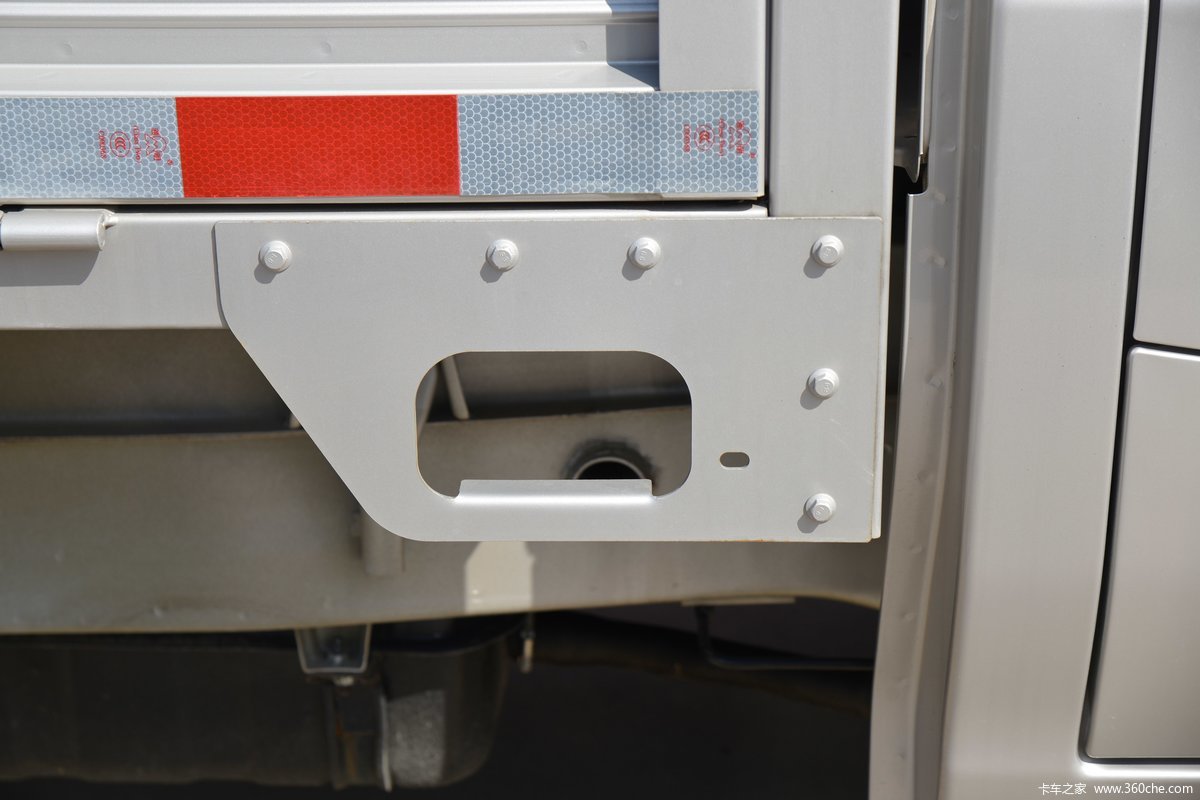 【图】长安跨越 新豹T3 舒适型 1.6L 汽油 122马力 2.82米单排栏板小卡(国六)(单后胎)(SC1031TMD6B1)_实拍图片 ...