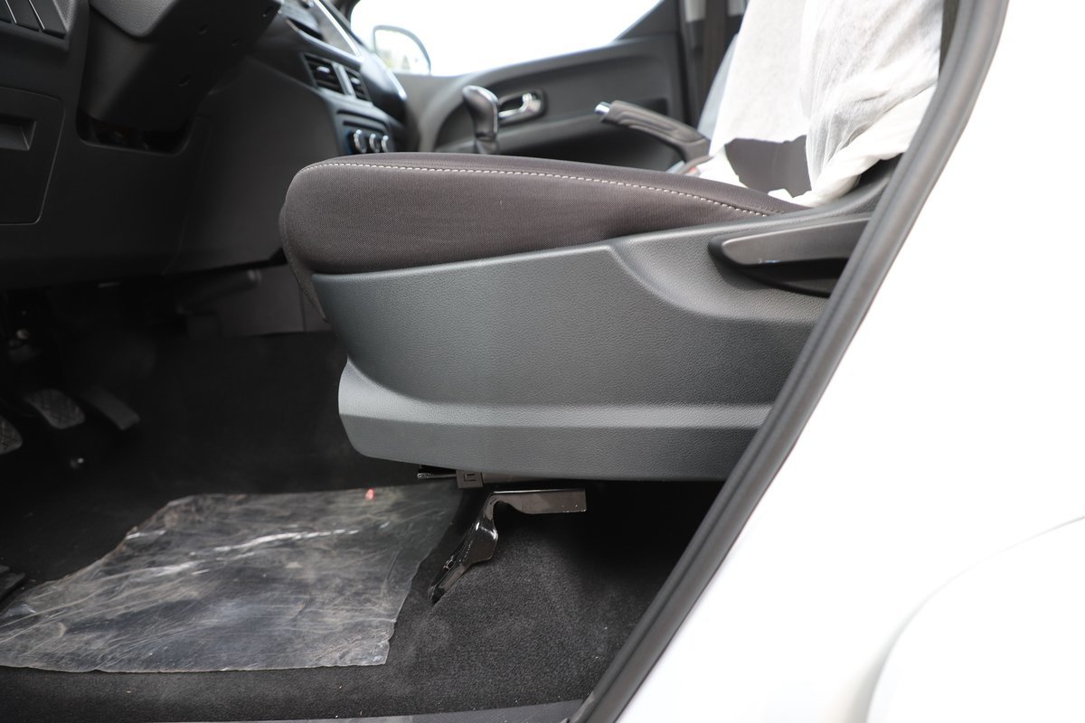 【图】金杯 金海狮 2021款 旅行狮 112马力 1.5L 6座多用途乘用车_实拍图片_1540136_卡车之家