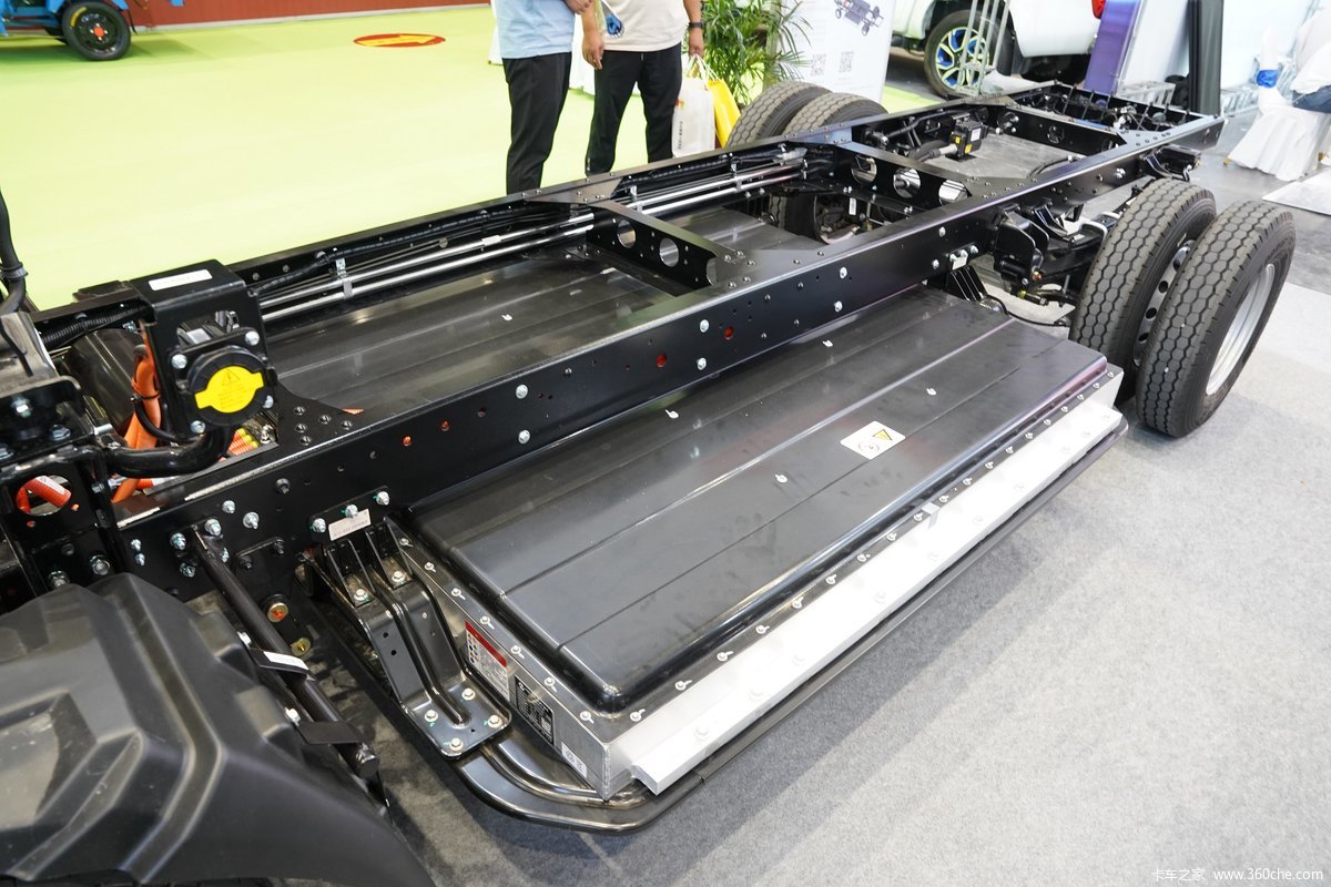 【图】前晨汽车 EC1 4.115米单排纯电动厢式轻卡(ZZ5048XXYG17ZBEV4)_实拍图片_1540242_卡车之家