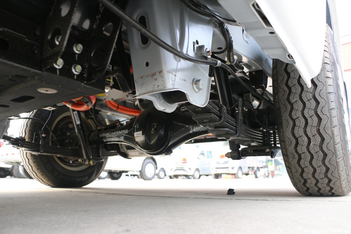 【图】长安 睿行EM60 2022款 2.58T 2座 纯电动厢式运输车(背掀门)41.86kWh_实拍图片_1541414_卡车之家