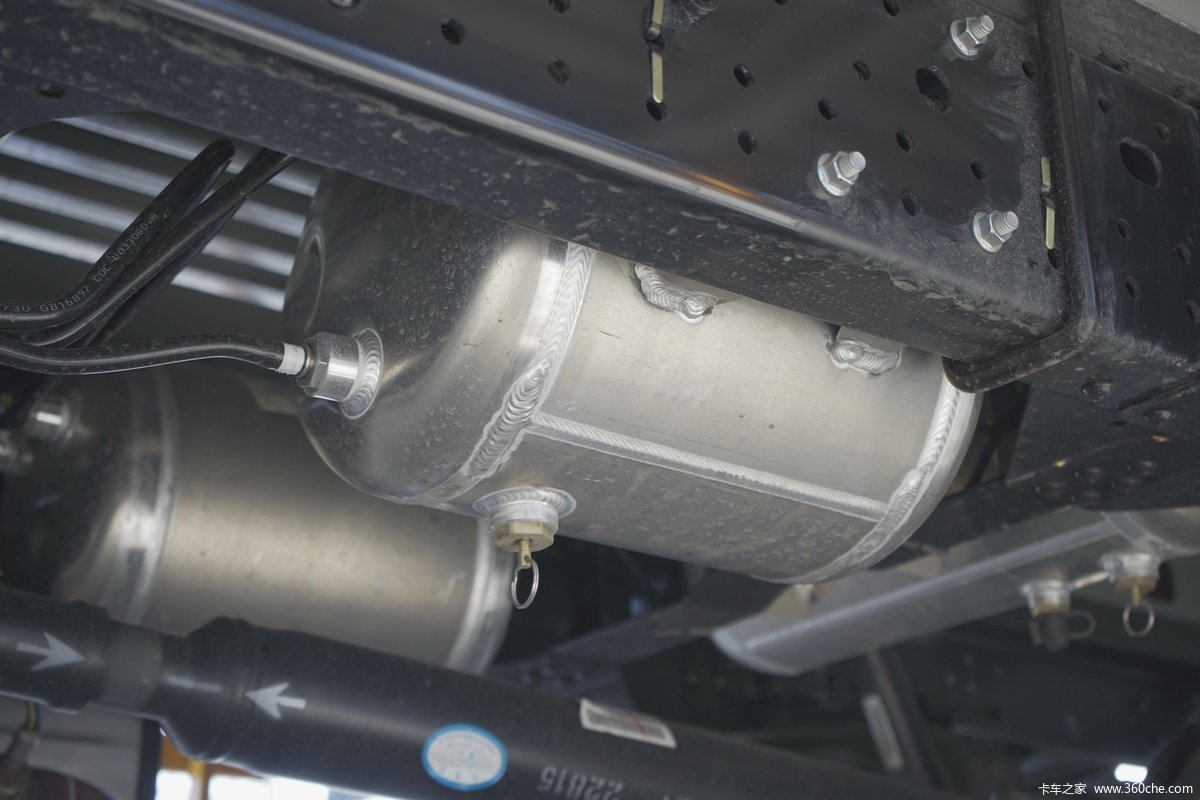 【图】江铃 全新凯运宽体 豪华版 152马力 4.2米单排厢式轻卡(国六)(JX5049XXYTGA26)_实拍图片_1548817_卡车之家