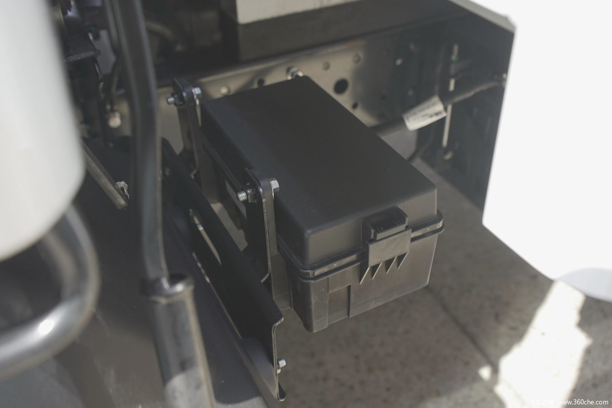 【图】江铃 凯运＋宽体 豪华版 152马力 4.2米单排厢式轻卡(国六)(JX5049XXYTGA26)_实拍图片_1548817_卡车之家