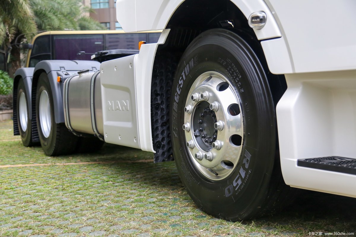 【图】曼(MAN) 新TGX系列重卡 510马力 6X4 AMT自动挡牵引车(TGX26.510)_实拍图片_1577211_卡车之家