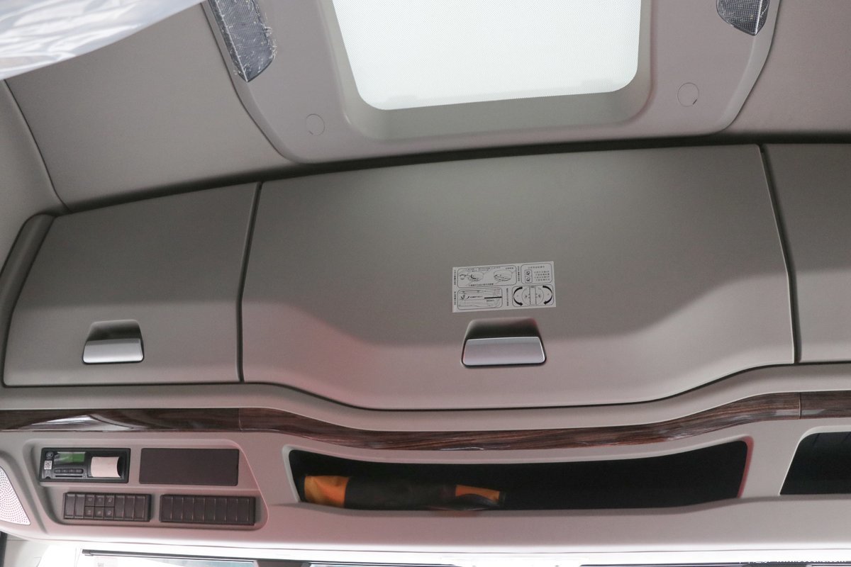 【图】上汽红岩 杰狮H6重卡 欧标高配版 560马力 6X4 AMT自动档牵引车(国六)(CQ4257SK13334)_实拍图片_1580731_卡车之家