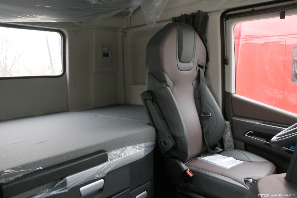 【图】上汽红岩 杰狮H6重卡 欧标高配版 560马力 6X4 AMT自动档牵引车(国六)(CQ4257SK13334)_实拍图片_1580731_卡车之家