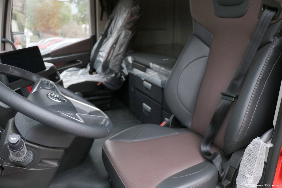 【图】上汽红岩 杰狮H6重卡 欧标高配版 560马力 6X4 AMT自动档牵引车(国六)(CQ4257SK13334)_实拍图片_1580747_卡车之家