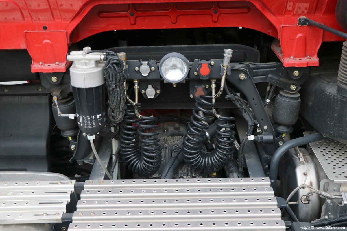 【图】上汽红岩 杰狮H6重卡 欧标高配版 560马力 6X4 AMT自动档牵引车(国六)(CQ4257SK13334)_实拍图片_1580769_卡车之家