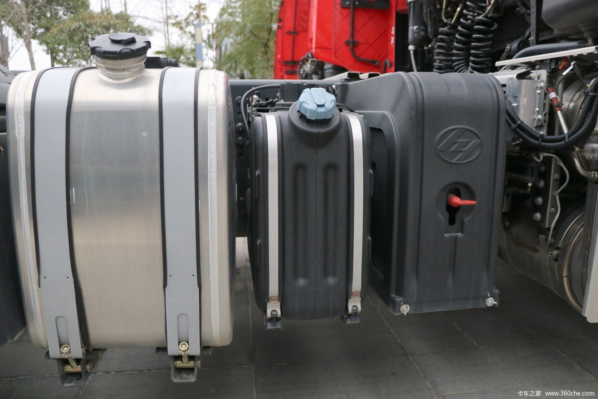 【图】上汽红岩 杰狮H6重卡 欧标高配版 560马力 6X4 AMT自动档牵引车(国六)(CQ4257SK13334)_实拍图片_1580773_卡车之家