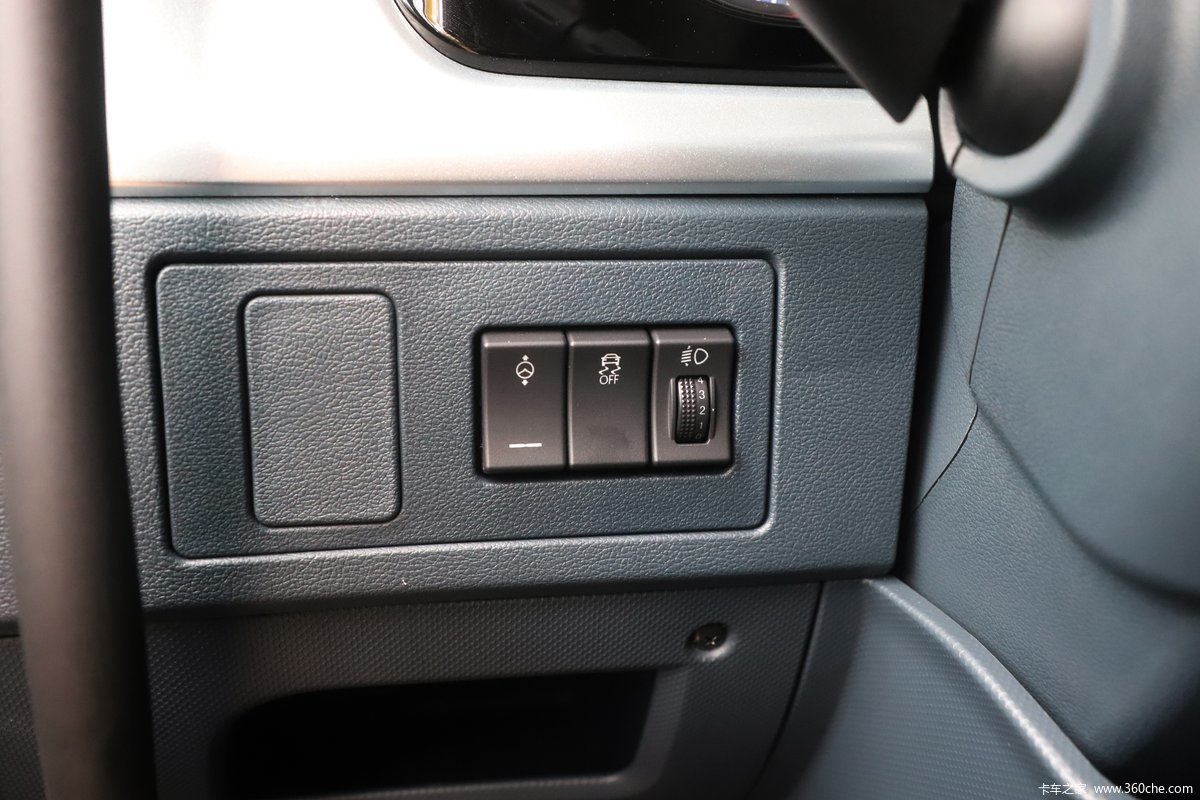 【图】东风柳汽 乘龙H7 460马力 6X4 CNG牵引车(国六)(液缓)(LZ4251H7DM1)_实拍图片_1589141_卡车之家