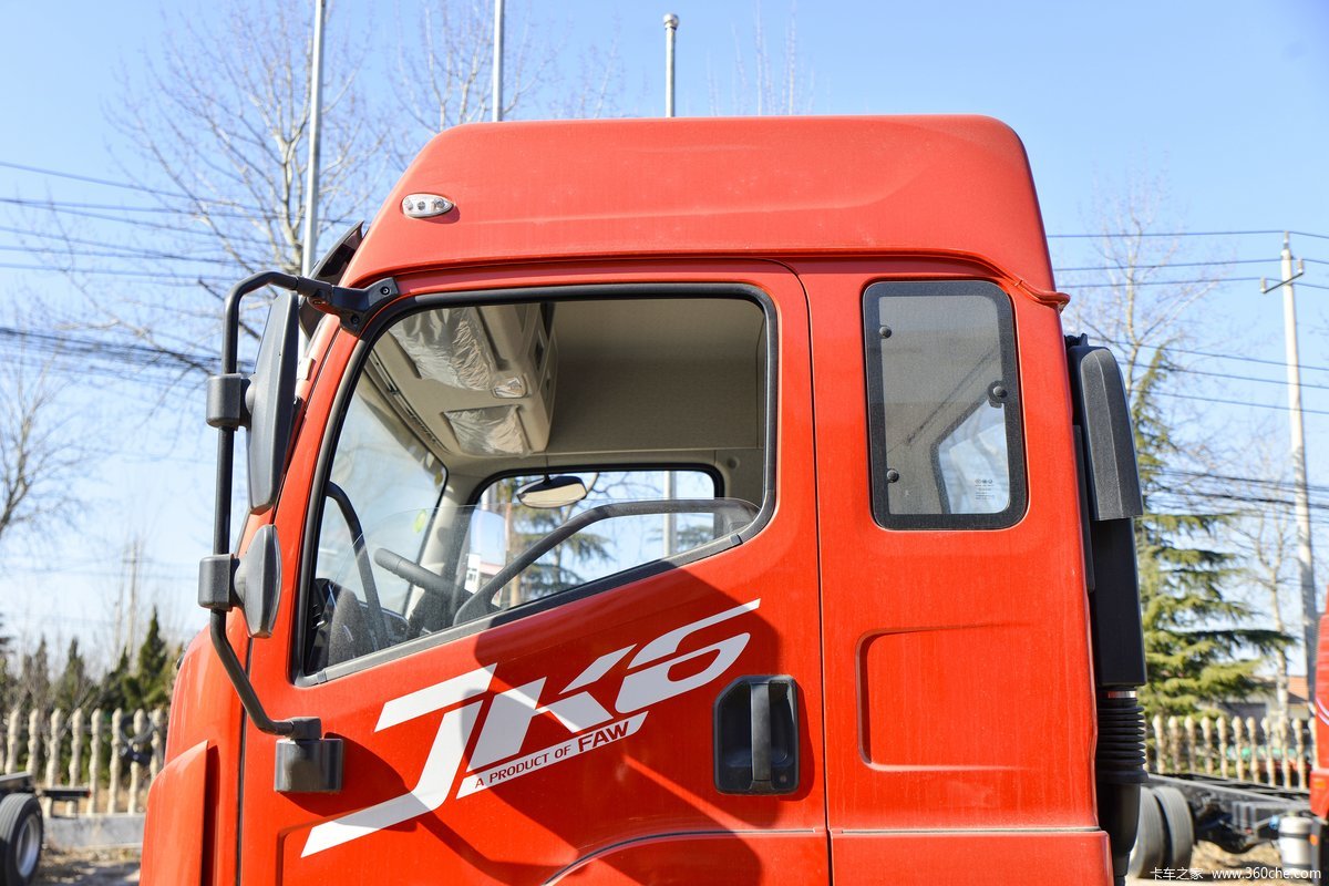 【图】青岛解放 JK6中卡 220马力 4X2 6.8米栏板载货车(国六)(一汽)(4.875速比)(CA1180P28K2L2E6A80)_实拍图片_1590073_卡车之家