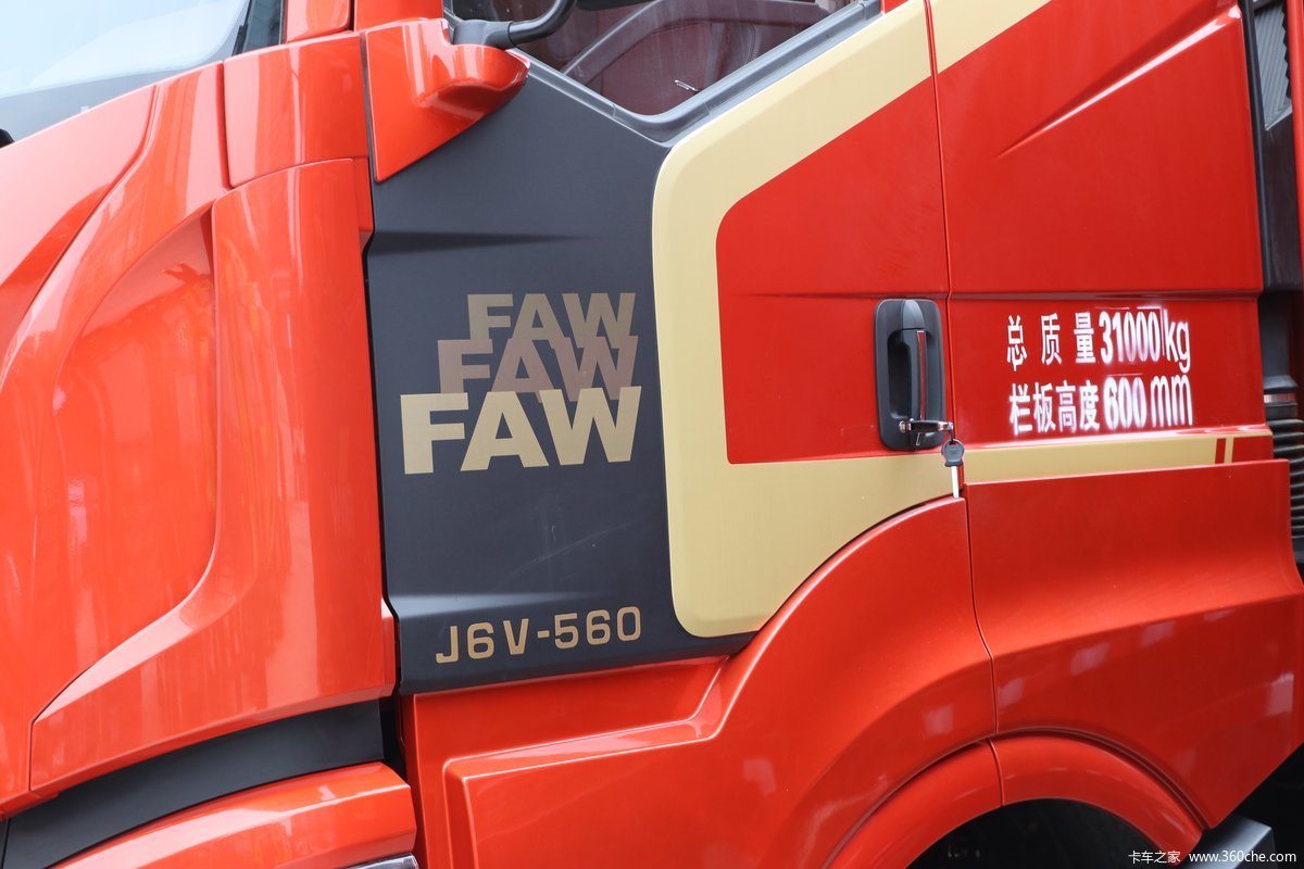 【图】一汽解放 J6V 领航版 560马力 8X4 9.4米AMT自动档仓栅式载货车(CA5310CCYP66K24L7T4E6)_实拍图片_1594731_卡车之家