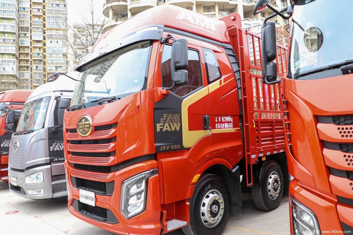 【图】一汽解放 J6V 领航版 560马力 8X4 9.4米AMT自动档仓栅式载货车(CA5310CCYP66K24L7T4E6)_实拍图片_1594731_卡车之家