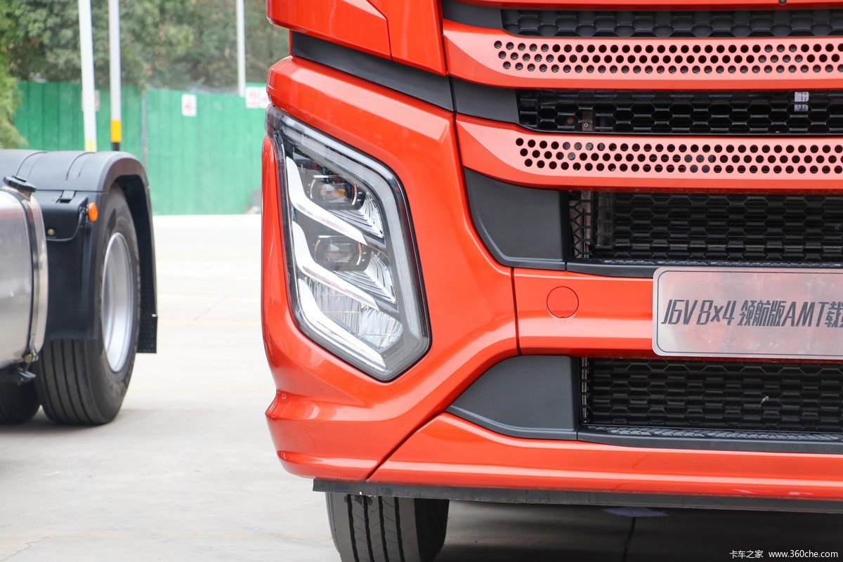 【图】一汽解放 J6V 领航版 560马力 8X4 9.4米AMT自动档仓栅式载货车(CA5310CCYP66K24L7T4E6)_实拍图片_1594724_卡车之家