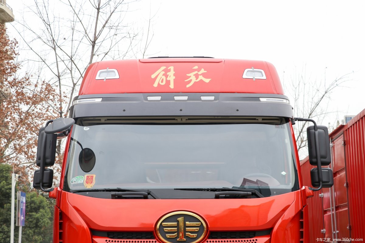 【图】一汽解放 J6V 领航版 560马力 8X4 9.4米AMT自动档仓栅式载货车(CA5310CCYP66K24L7T4E6)_实拍图片_1594731_卡车之家