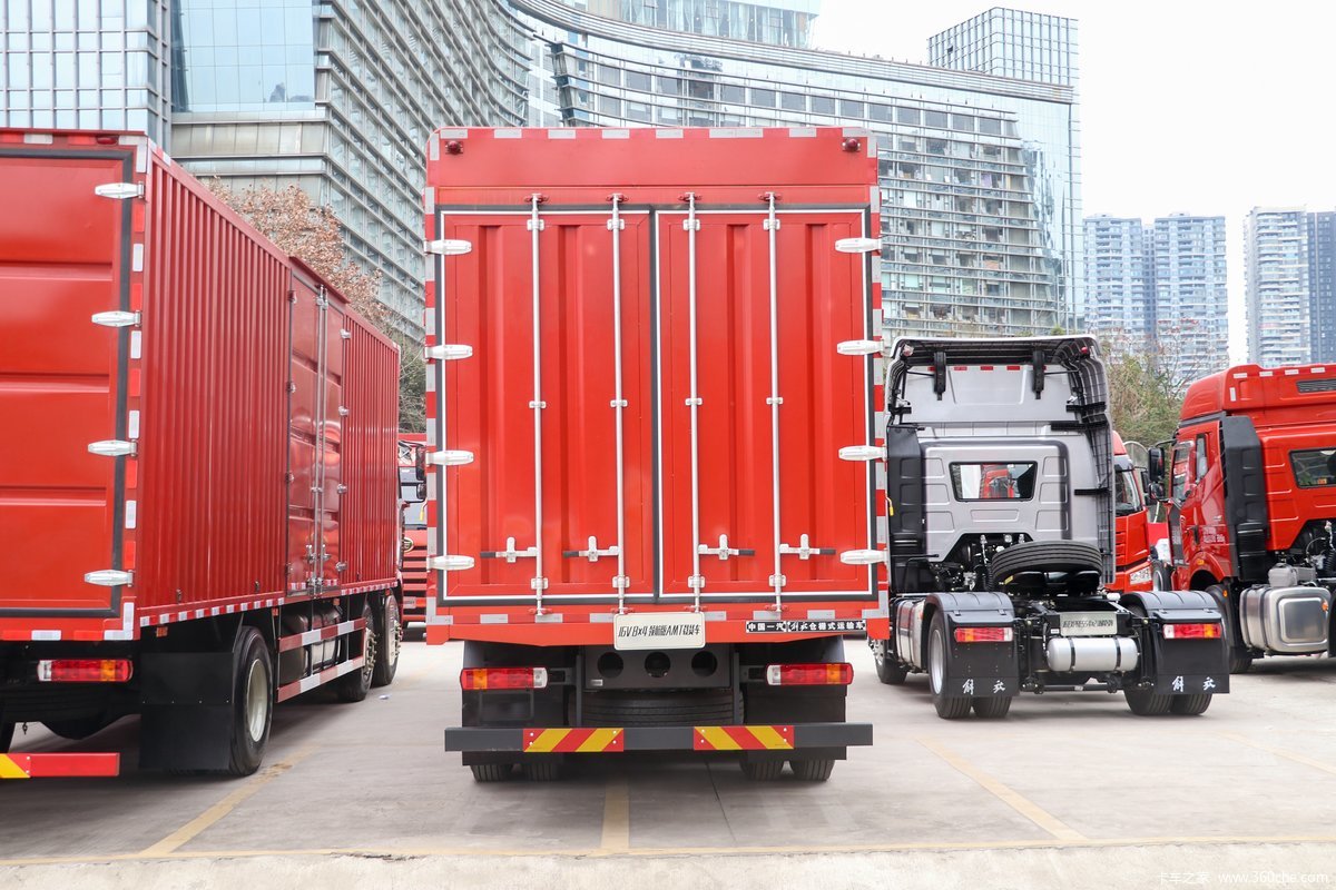 【图】一汽解放 J6V 领航版 560马力 8X4 9.4米AMT自动档仓栅式载货车(CA5310CCYP66K24L7T4E6)_实拍图片_1594722_卡车之家