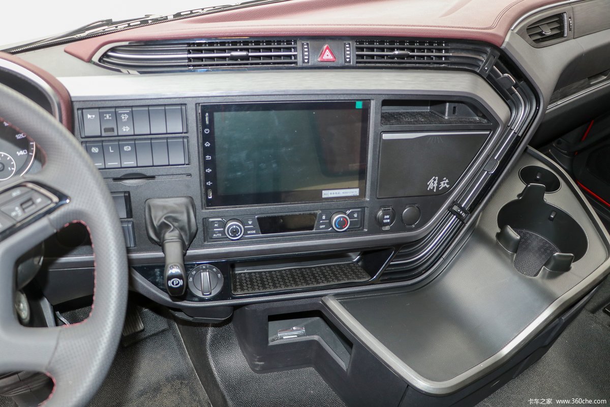 【图】一汽解放 J6V 领航版 560马力 8X4 9.4米AMT自动档仓栅式载货车(CA5310CCYP66K24L7T4E6)_实拍图片_1594760_卡车之家