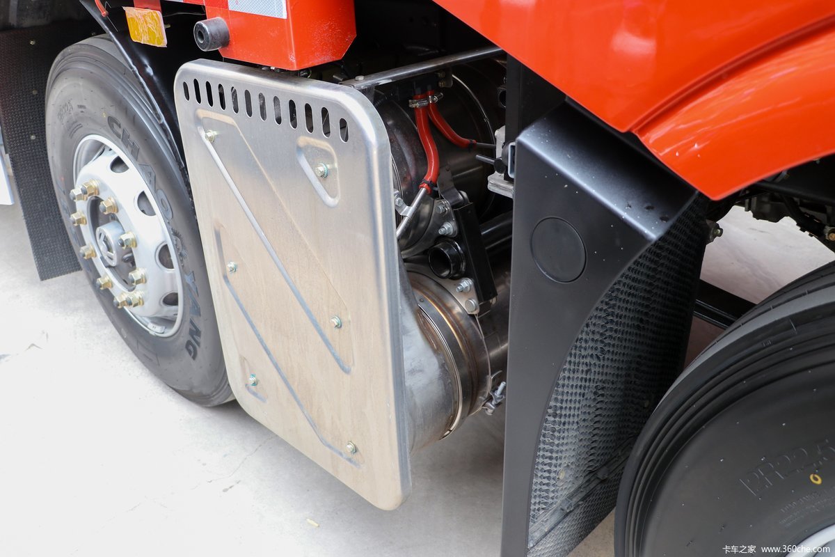 【图】一汽解放 J6V 领航版 560马力 8X4 9.4米AMT自动档仓栅式载货车(CA5310CCYP66K24L7T4E6)_实拍图片_1594766_卡车之家