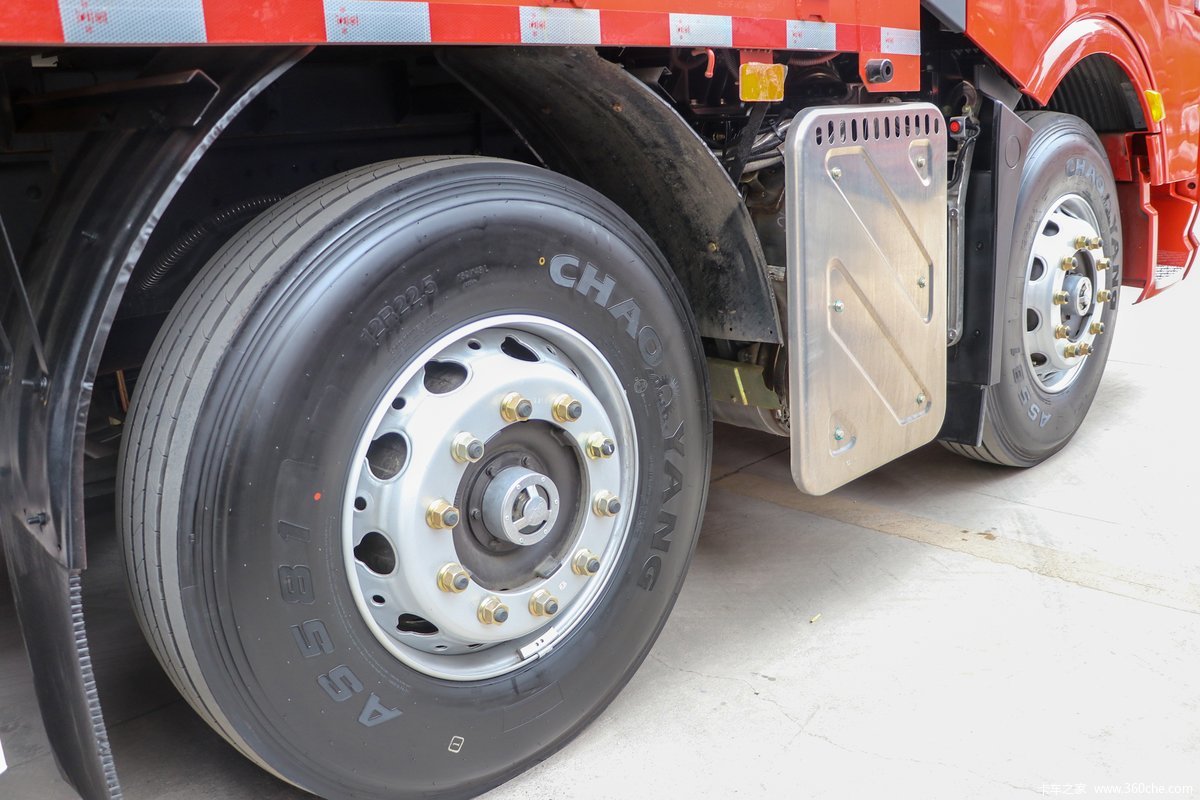 【图】一汽解放 J6V 领航版 560马力 8X4 9.4米AMT自动档仓栅式载货车(CA5310CCYP66K24L7T4E6)_实拍图片_1594768_卡车之家