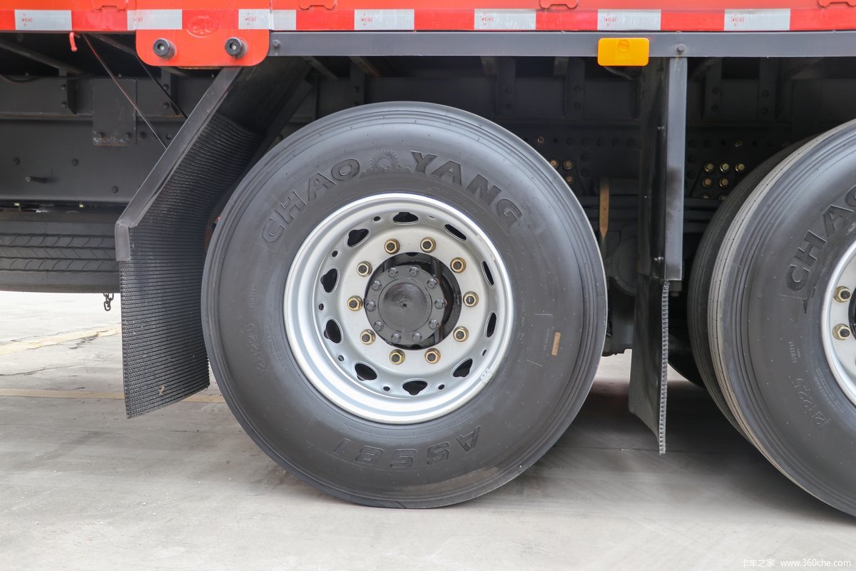 【图】一汽解放 J6V 领航版 560马力 8X4 9.4米AMT自动档仓栅式载货车(CA5310CCYP66K24L7T4E6)_实拍图片_1594766_卡车之家