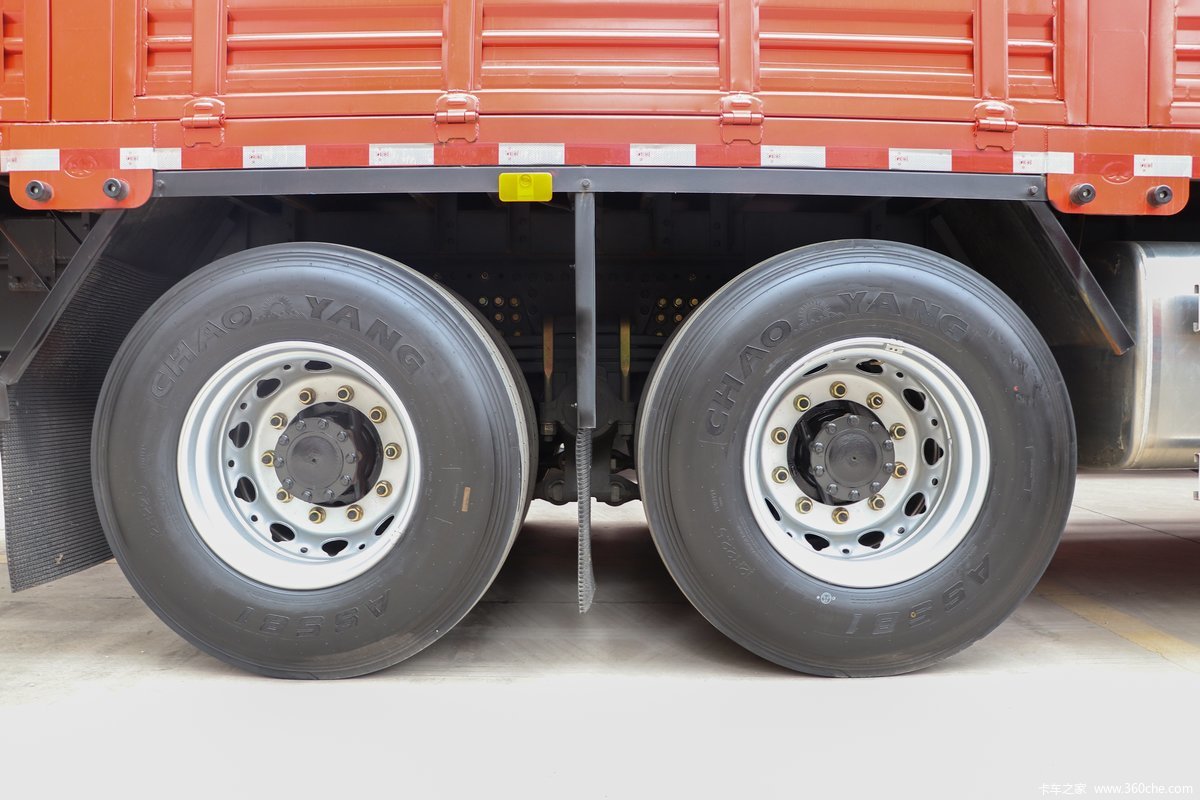 【图】一汽解放 J6V 领航版 560马力 8X4 9.4米AMT自动档仓栅式载货车(CA5310CCYP66K24L7T4E6)_实拍图片_1594766_卡车之家