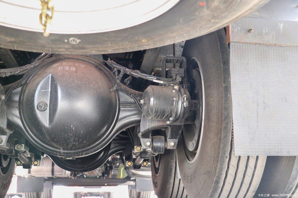 【图】一汽解放 J6V 领航版 560马力 8X4 9.4米AMT自动档仓栅式载货车(CA5310CCYP66K24L7T4E6)_实拍图片_1594768_卡车之家