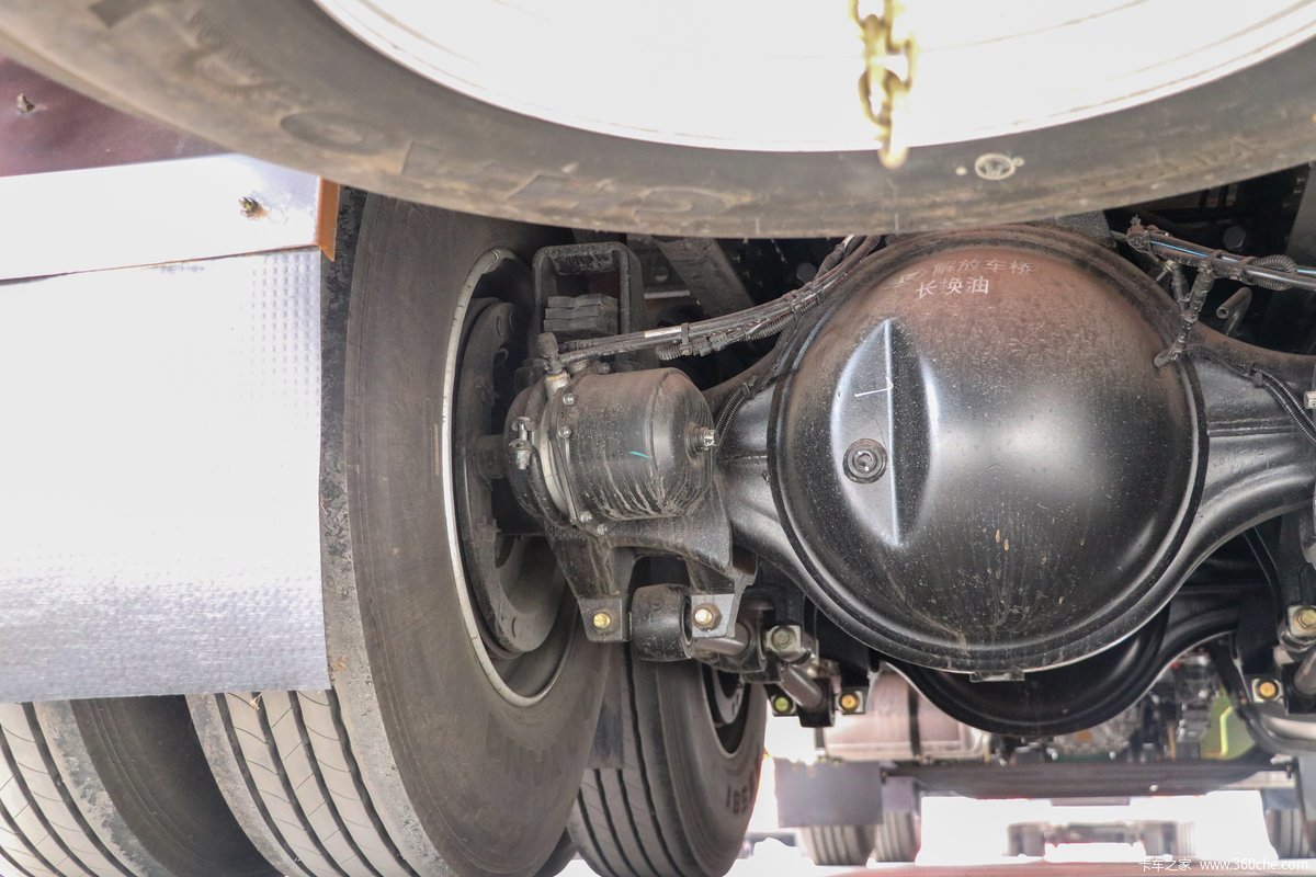 【图】一汽解放 J6V 领航版 560马力 8X4 9.4米AMT自动档仓栅式载货车(CA5310CCYP66K24L7T4E6)_实拍图片_1594768_卡车之家