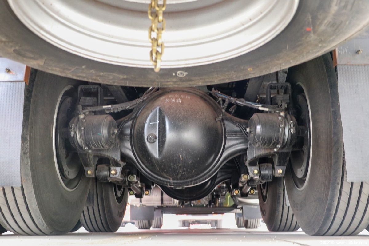 【图】一汽解放 J6V 领航版 560马力 8X4 9.4米AMT自动档仓栅式载货车(CA5310CCYP66K24L7T4E6)_实拍图片_1594778_卡车之家