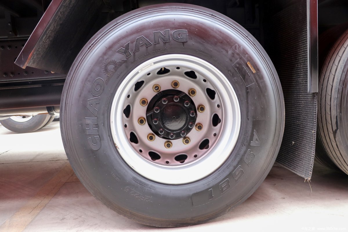 【图】一汽解放 J6V 领航版 560马力 8X4 9.4米AMT自动档仓栅式载货车(CA5310CCYP66K24L7T4E6)_实拍图片_1594802_卡车之家