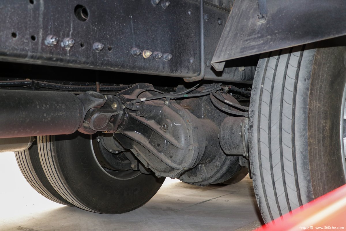 【图】一汽解放 J6V 领航版 560马力 8X4 9.4米AMT自动档仓栅式载货车(CA5310CCYP66K24L7T4E6)_实拍图片_1594802_卡车之家