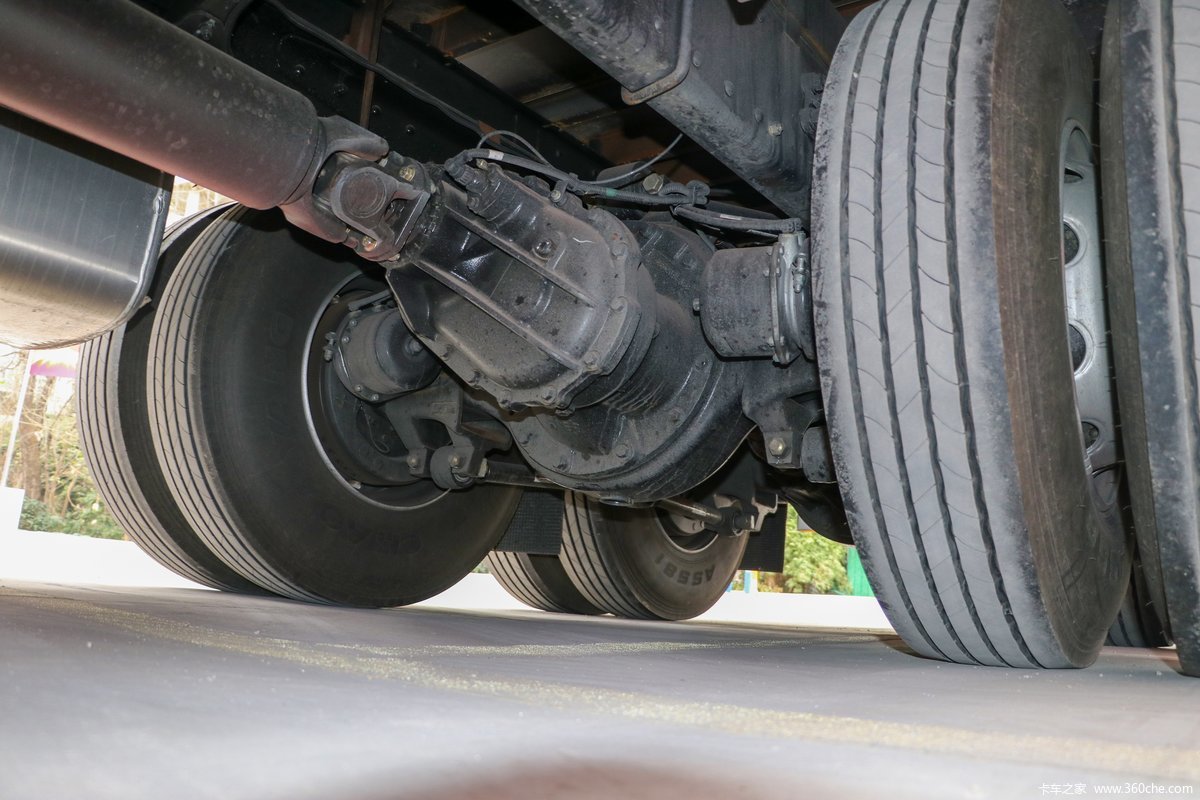 【图】一汽解放 J6V 领航版 560马力 8X4 9.4米AMT自动档仓栅式载货车(CA5310CCYP66K24L7T4E6)_实拍图片_1594799_卡车之家